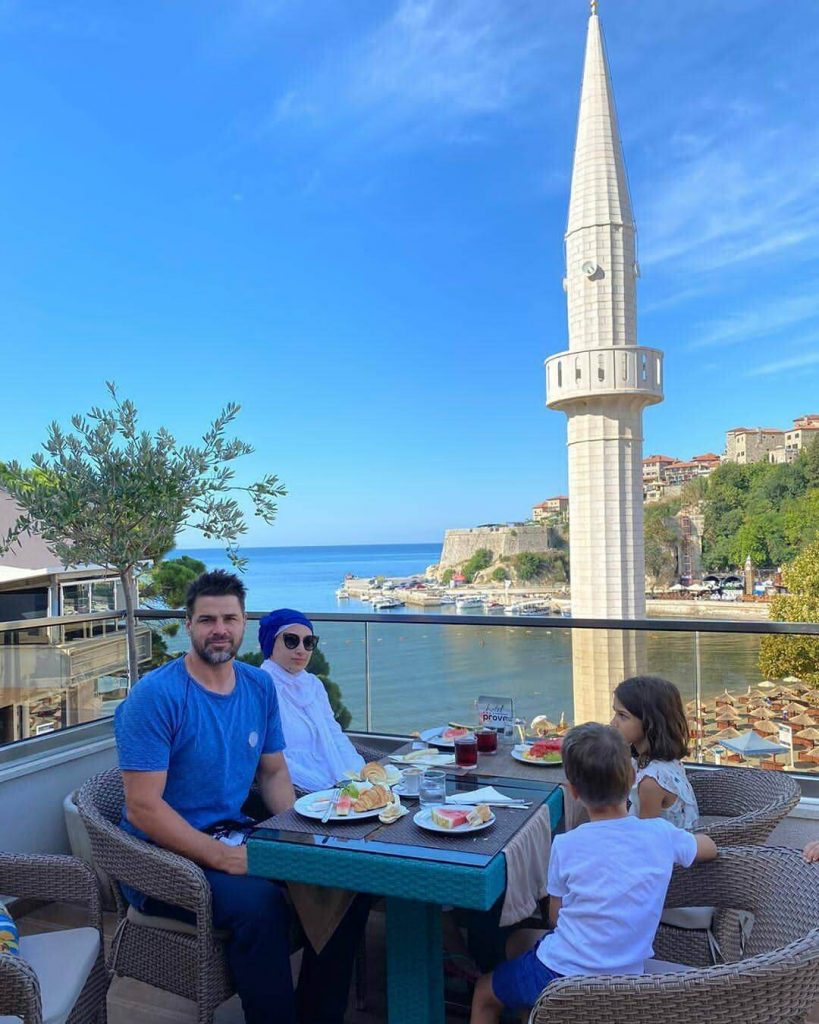 Reshad Strik Kimdir? En Kapsamlı Ailenin Yeni Üyesi Reshad Strik ...